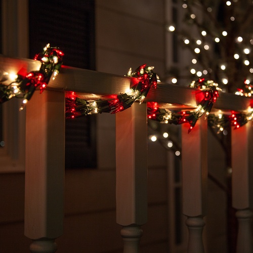 Garland Lights - 9' Garland Lights, 300 Red/Clear Lights, Green Wire